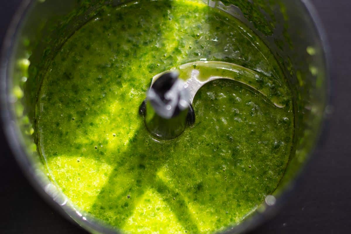 Vibrant Green Homemade Wild Garlic Oil Recipe - Wild Nordic Kitchen