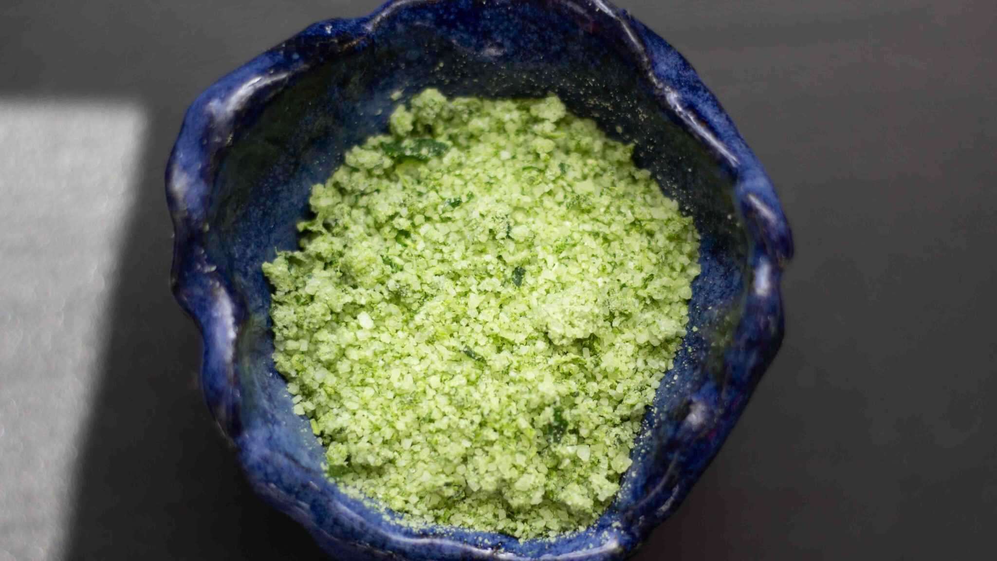How To Make Wild Garlic Salt Using Fresh Wild Garlic - Wild Nordic Kitchen